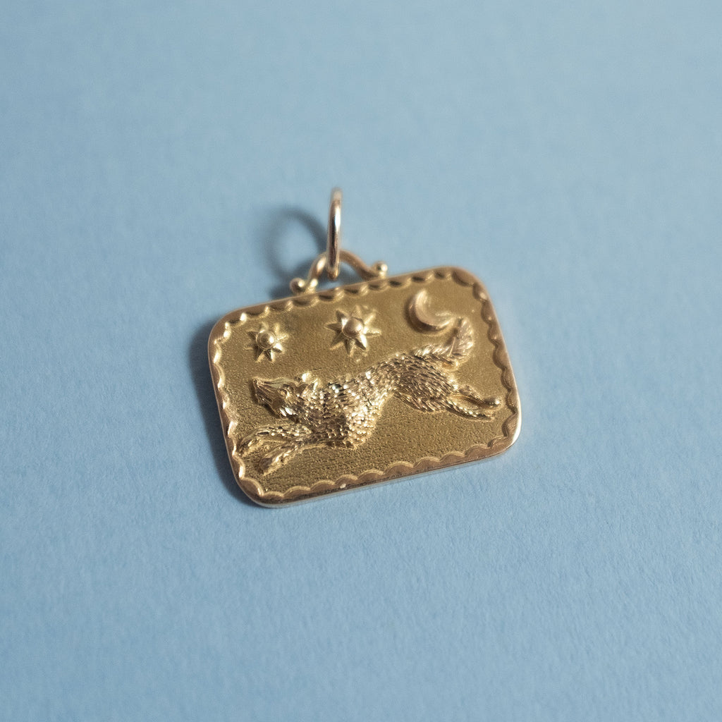 THE PLAYFUL WOLF PENDANT – The Moonstoned