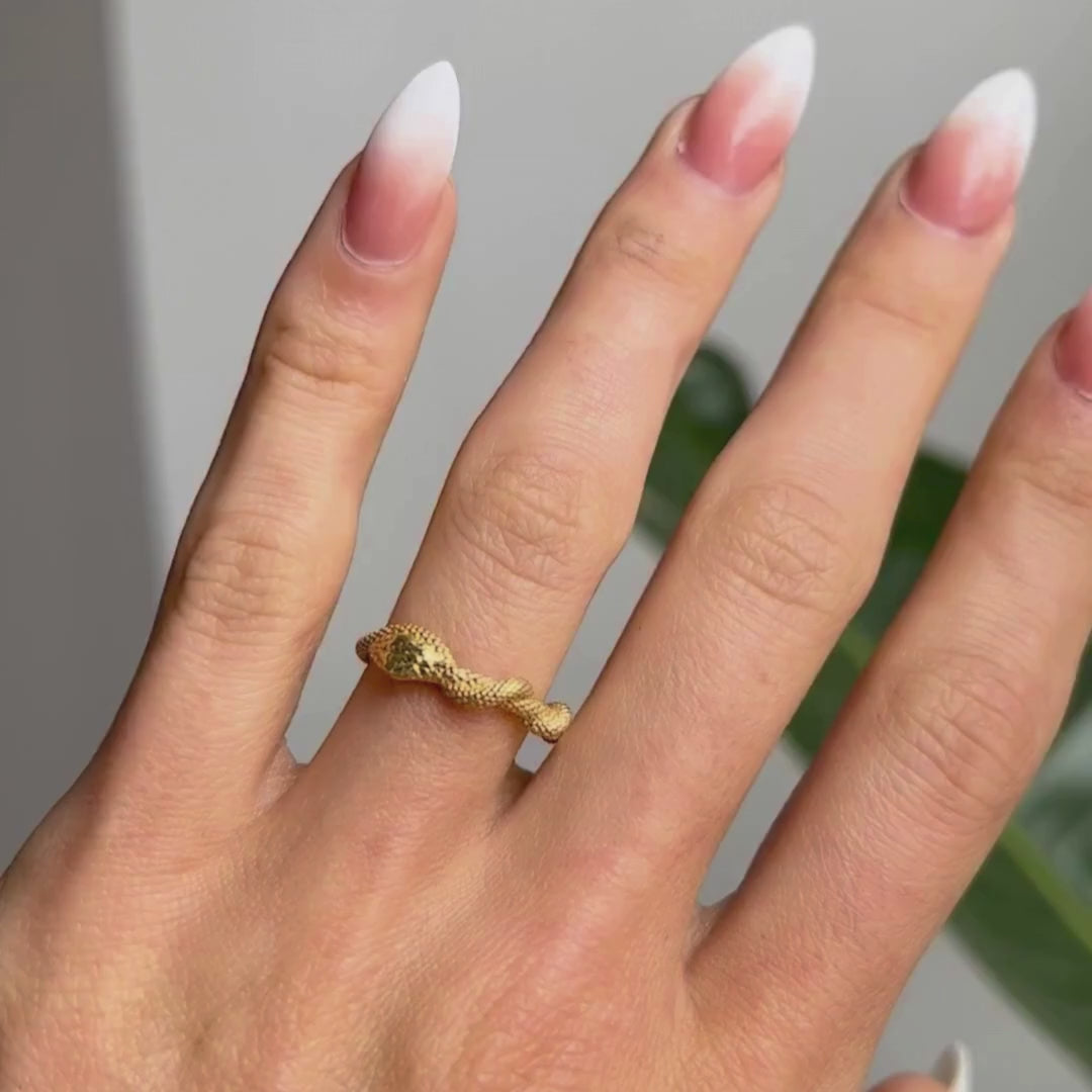 THE OPHIA RING – The Moonstoned